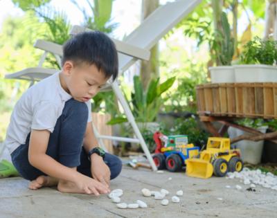 At What Age Should I Allow My Child to Play Alone Outside?